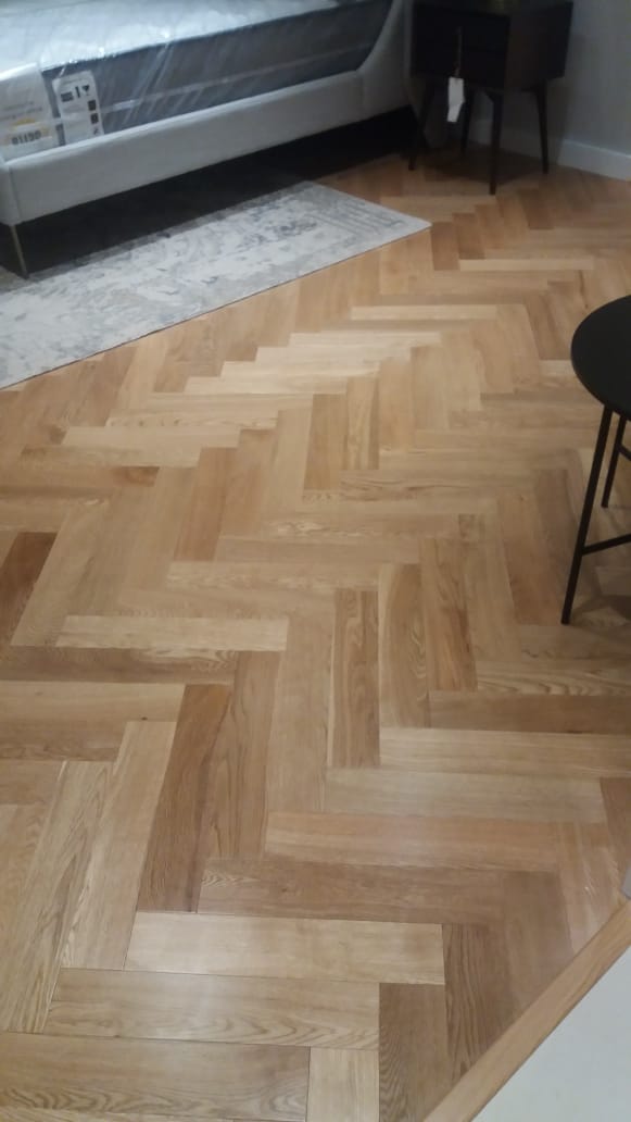 Natural Oak – Herringbone Pattern | FLOOR EXPO